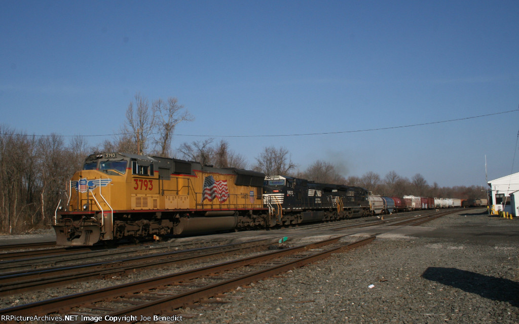 UP 3793 on NS 39G 3/17/2011